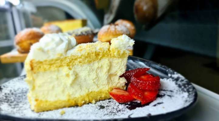 Restaurant Reservations and Takeaway Ordering | Dineplan